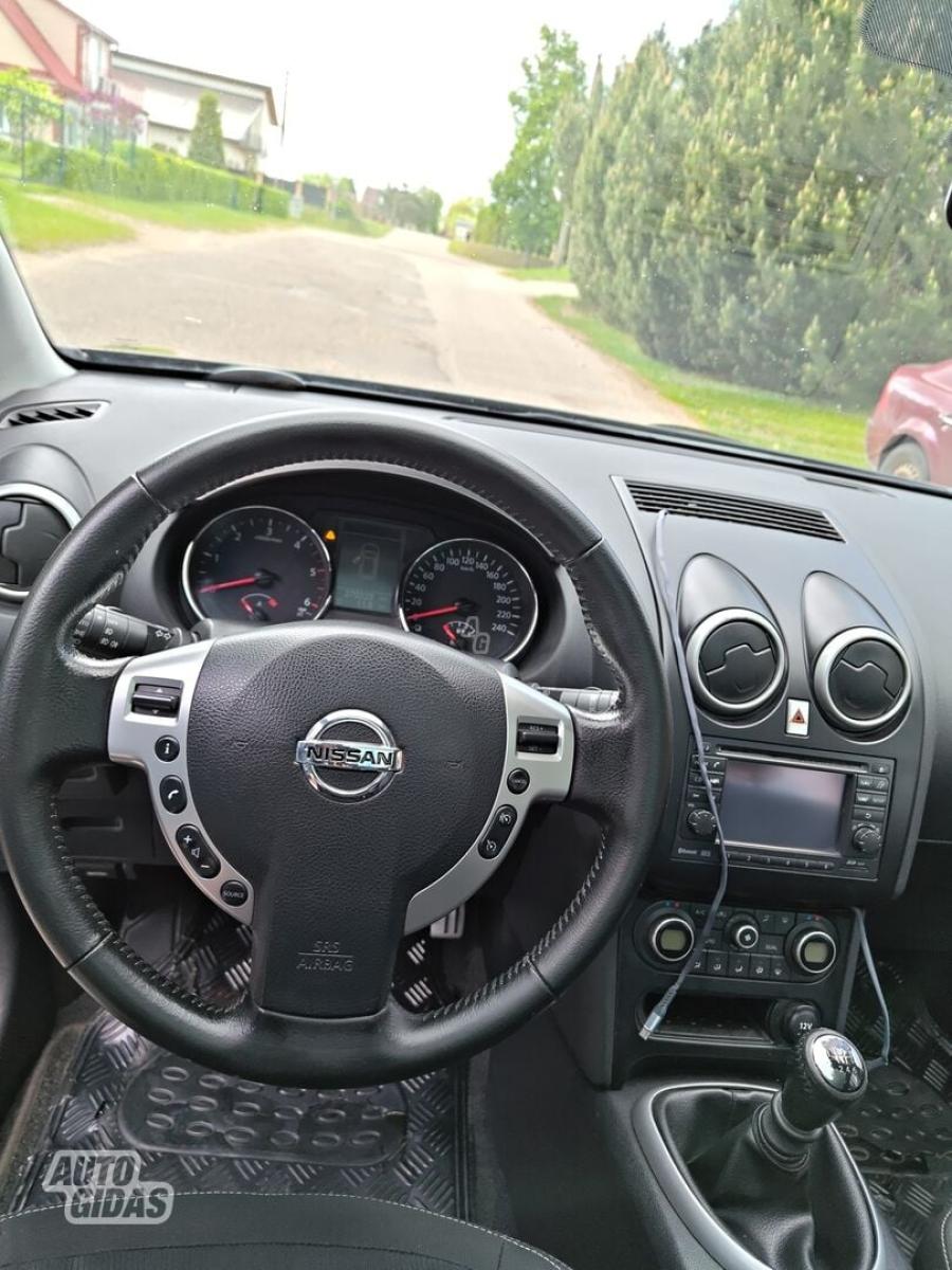 Violet Nissan Qashqai 2010 in Utena, with an engine capacity of 2.00 L and mileage of 270 thousand km for 4700 €, photo 11 on AUTOMOTO.COM.LV