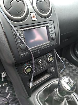 Violet Nissan Qashqai 2010 in Utena, with an engine capacity of 2.00 L and mileage of 270 thousand km for 4700 €, photo 13 on AUTOMOTO.COM.LV