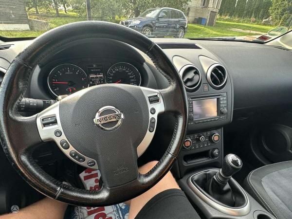Violets Nissan Qashqai 2010 Alīta, ar dzinēja tilpumu 2.00 L un nobraukumu 177 tūkst. km par 5680 €, foto 10 vietnē AUTOMOTO.COM.LV