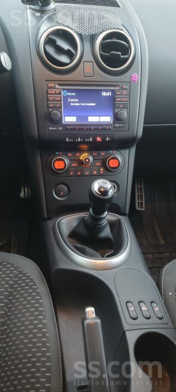 Violet Nissan Qashqai 2010 in Ogre, with an engine capacity of 1.50 L and mileage of 375 thousand km for 4650 €, photo 8 on AUTOMOTO.COM.LV