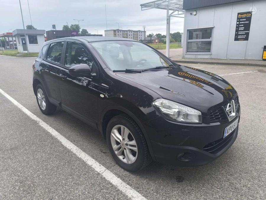 Violet Nissan Qashqai 2011 in Jonava, with an engine capacity of 1.60 L and mileage of 244 thousand km for 5150 €, photo 3 on AUTOMOTO.COM.LV