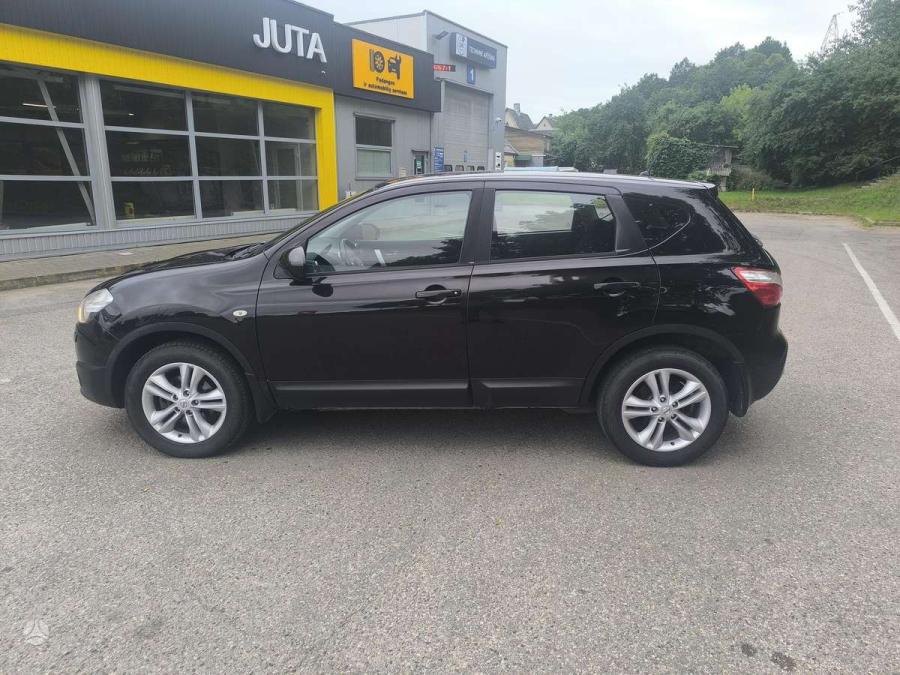 Violet Nissan Qashqai 2011 in Jonava, with an engine capacity of 1.60 L and mileage of 244 thousand km for 5150 €, photo 6 on AUTOMOTO.COM.LV