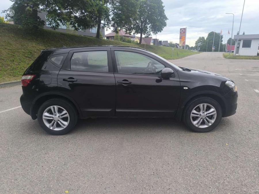 Violet Nissan Qashqai 2011 in Jonava, with an engine capacity of 1.60 L and mileage of 244 thousand km for 5150 €, photo 7 on AUTOMOTO.COM.LV