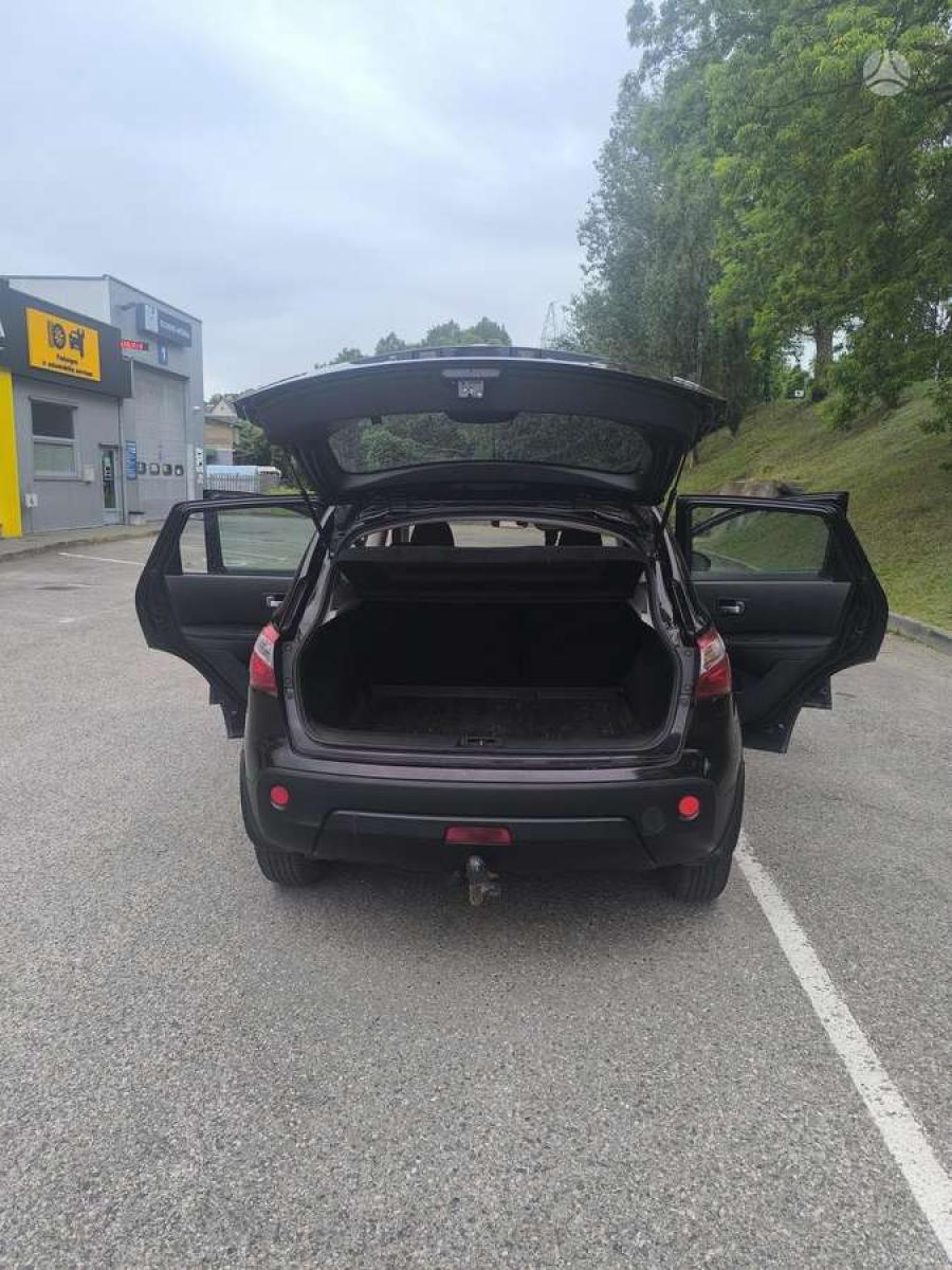Violet Nissan Qashqai 2011 in Jonava, with an engine capacity of 1.60 L and mileage of 244 thousand km for 5150 €, photo 12 on AUTOMOTO.COM.LV