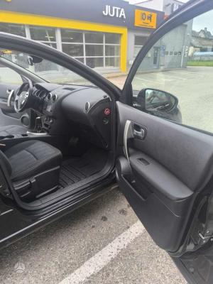 Violet Nissan Qashqai 2011 in Jonava, with an engine capacity of 1.60 L and mileage of 244 thousand km for 5150 €, photo 14 on AUTOMOTO.COM.LV