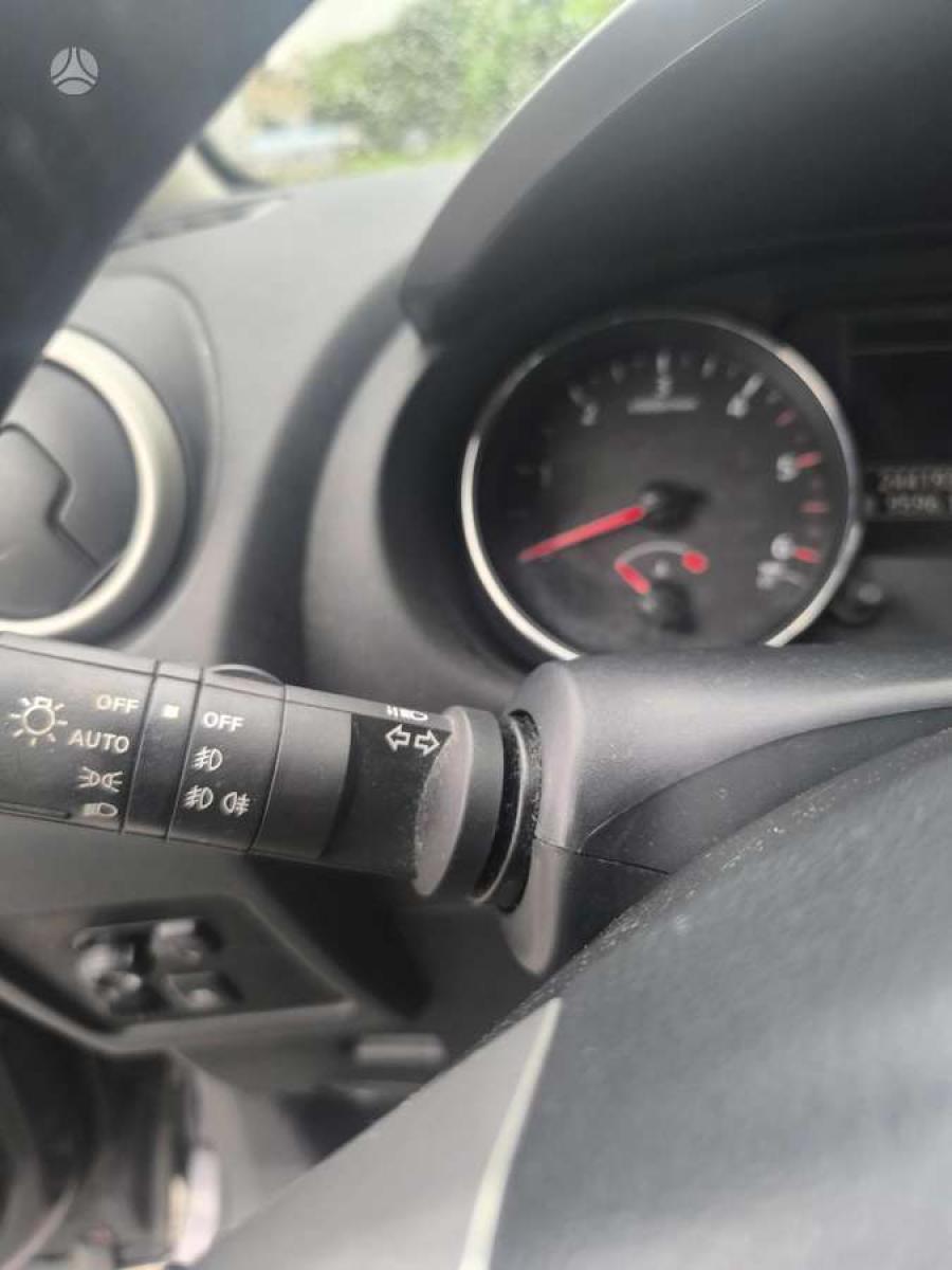 Violet Nissan Qashqai 2011 in Jonava, with an engine capacity of 1.60 L and mileage of 244 thousand km for 5150 €, photo 18 on AUTOMOTO.COM.LV