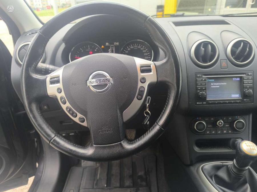 Violet Nissan Qashqai 2011 in Jonava, with an engine capacity of 1.60 L and mileage of 244 thousand km for 5150 €, photo 22 on AUTOMOTO.COM.LV