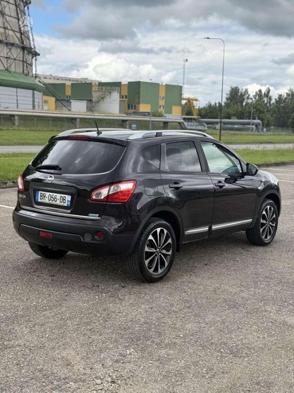Violets Nissan Qashqai 2011 Viļņa, ar dzinēja tilpumu 1.46 L un nobraukumu 250 tūkst. km par 5200 €, foto 4 vietnē AUTOMOTO.COM.LV