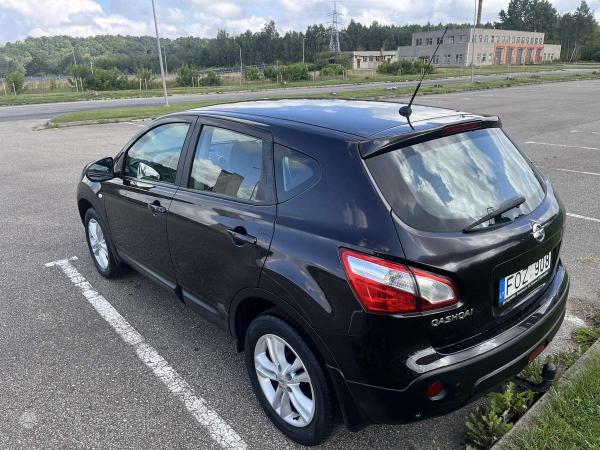 Nissan Qashqai 2011 in Jonava on AUTOMOTO.COM.LV Violet Nissan Qashqai 2011 in Jonava, with an engine capacity of 1.60 L and mileage of 94 thousand km for 4500 €, photo 4 on AUTOMOTO.COM.LV