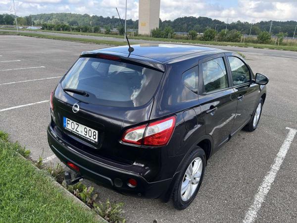 Nissan Qashqai 2011 in Jonava on AUTOMOTO.COM.LV Violet Nissan Qashqai 2011 in Jonava, with an engine capacity of 1.60 L and mileage of 94 thousand km for 4500 €, photo 5 on AUTOMOTO.COM.LV