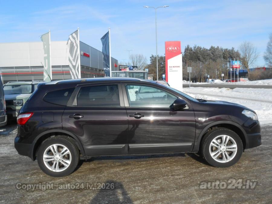 Violet Nissan Qashqai 2012 in Viljandi, with an engine capacity of 1.60 L and mileage of 216 thousand km for 7490 €, photo 21 on AUTOMOTO.COM.LV