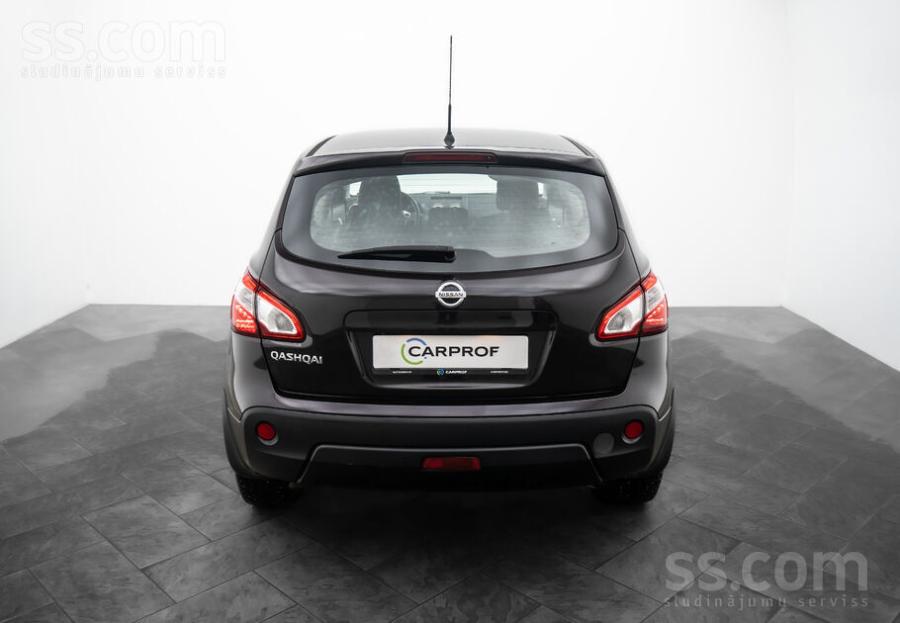 Violets Nissan Qashqai 2012 Tallina, ar dzinēja tilpumu 2.00 L un nobraukumu 186 tūkst. km par 4999 €, foto 5 vietnē AUTOMOTO.COM.LV