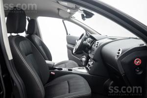 Violets Nissan Qashqai 2012 Tallina, ar dzinēja tilpumu 2.00 L un nobraukumu 186 tūkst. km par 4999 €, foto 10 vietnē AUTOMOTO.COM.LV