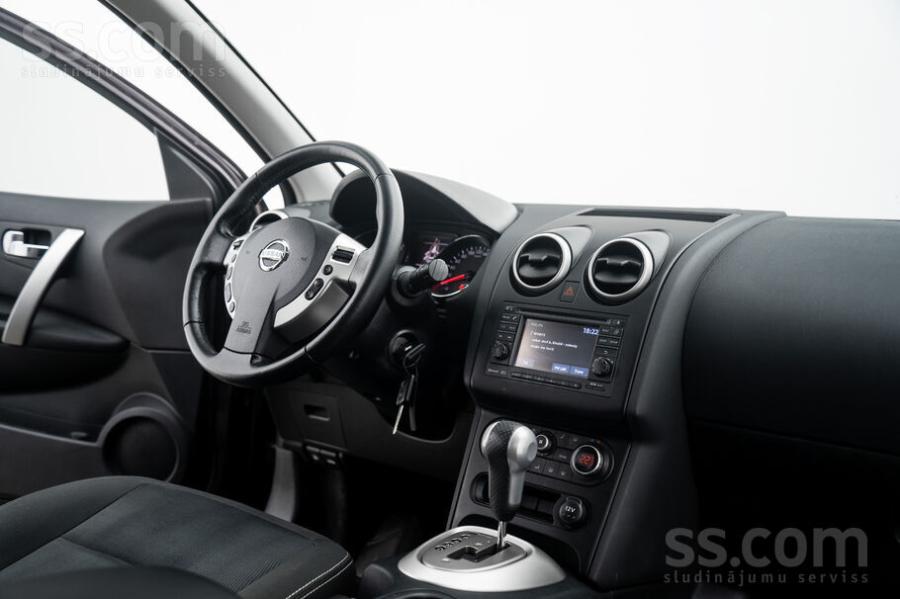 Violets Nissan Qashqai 2012 Tallina, ar dzinēja tilpumu 2.00 L un nobraukumu 186 tūkst. km par 4999 €, foto 11 vietnē AUTOMOTO.COM.LV