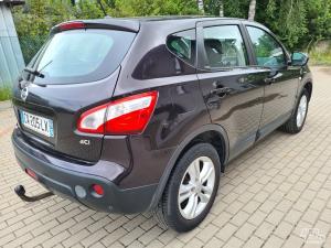Violet Nissan Qashqai 2012 in Utena, with an engine capacity of 1.50 L and mileage of 297 thousand km for 5200 €, photo 5 on AUTOMOTO.COM.LV