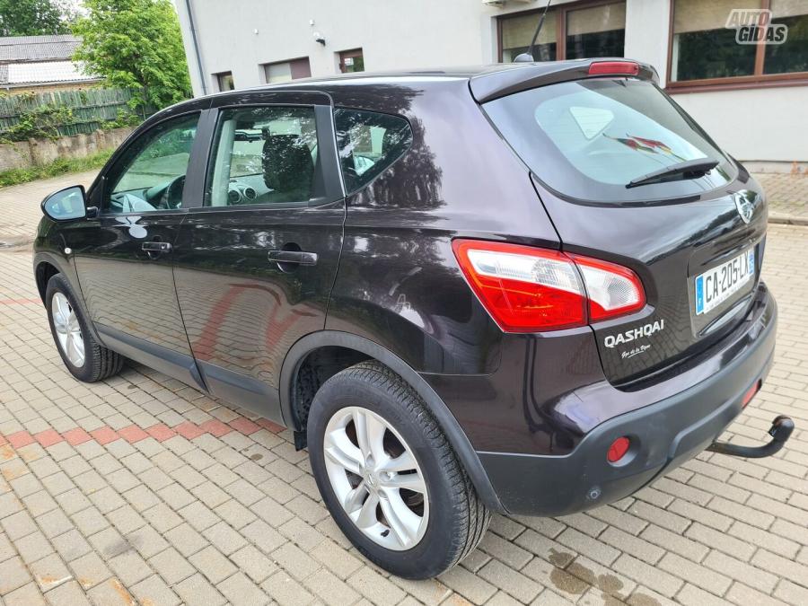 Violet Nissan Qashqai 2012 in Utena, with an engine capacity of 1.50 L and mileage of 297 thousand km for 5200 €, photo 7 on AUTOMOTO.COM.LV