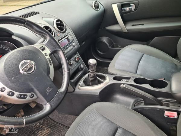 Violet Nissan Qashqai 2012 in Utena, with an engine capacity of 1.50 L and mileage of 297 thousand km for 5200 €, photo 8 on AUTOMOTO.COM.LV