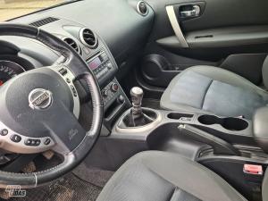 Violet Nissan Qashqai 2012 in Utena, with an engine capacity of 1.50 L and mileage of 297 thousand km for 5200 €, photo 9 on AUTOMOTO.COM.LV