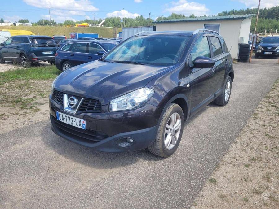 Violet Nissan Qashqai 2012 in Vilnius, with an engine capacity of 1.46 L and mileage of 260 thousand km for 4950 €, photo 1 on AUTOMOTO.COM.LV