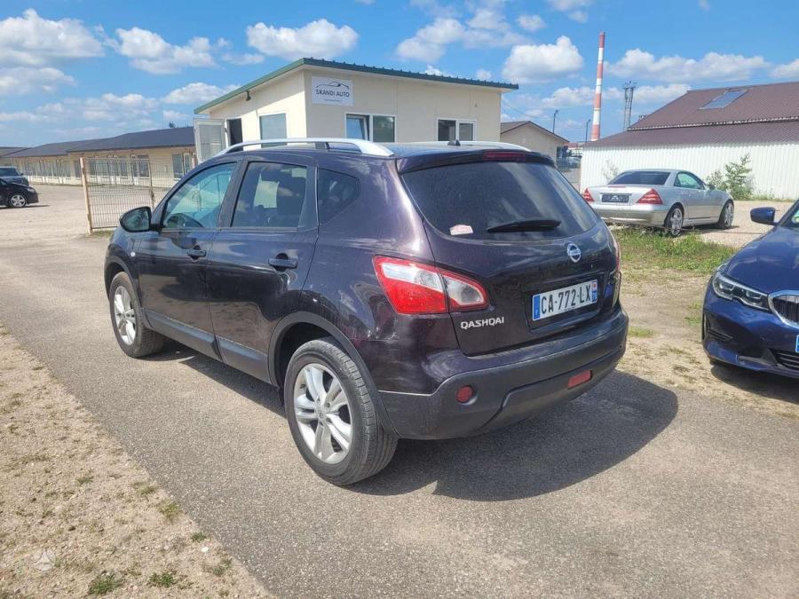 Violet Nissan Qashqai 2012 in Vilnius, with an engine capacity of 1.46 L and mileage of 260 thousand km for 4950 €, photo 5 on AUTOMOTO.COM.LV