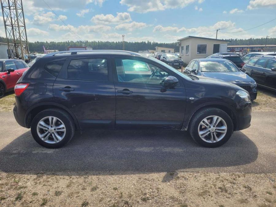 Violet Nissan Qashqai 2012 in Vilnius, with an engine capacity of 1.46 L and mileage of 260 thousand km for 4950 €, photo 8 on AUTOMOTO.COM.LV