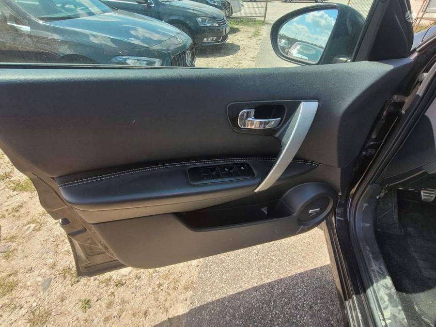 Violet Nissan Qashqai 2012 in Vilnius, with an engine capacity of 1.46 L and mileage of 260 thousand km for 4950 €, photo 13 on AUTOMOTO.COM.LV