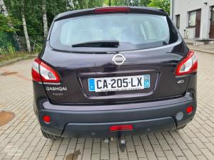 Violet Nissan Qashqai 2012 in Utena, with an engine capacity of 1.50 L and mileage of 297 thousand km for 5200 €, photo 6 on AUTOMOTO.COM.LV