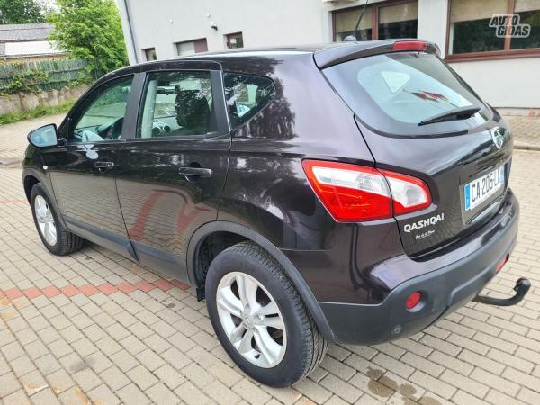 Violet Nissan Qashqai 2012 in Utena, with an engine capacity of 1.50 L and mileage of 297 thousand km for 5200 €, photo 6 on AUTOMOTO.COM.LV