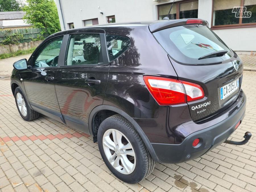 Violet Nissan Qashqai 2012 in Utena, with an engine capacity of 1.50 L and mileage of 297 thousand km for 5200 €, photo 7 on AUTOMOTO.COM.LV