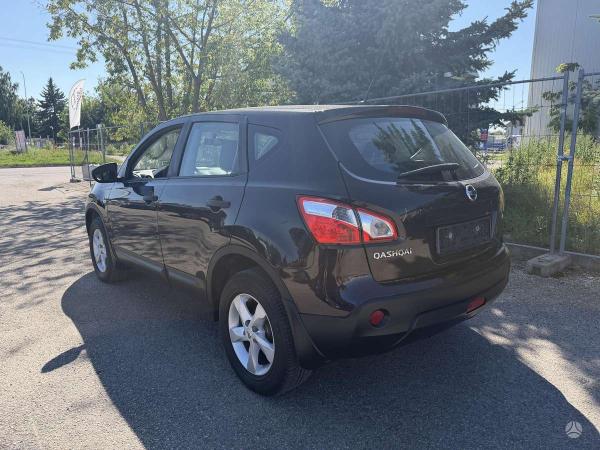 Violet Nissan Qashqai 2012 in Marijampole, with an engine capacity of 1.60 L and mileage of 142 thousand km for 3950 €, photo 6 on AUTOMOTO.COM.LV