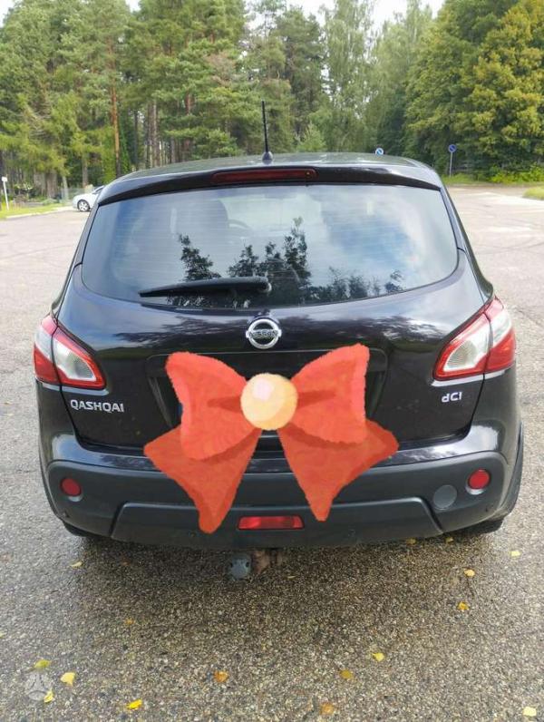 Violet Nissan Qashqai 2012 in Vilnius, with an engine capacity of 1.60 L and mileage of 285 thousand km for 3999 €, photo 3 on AUTOMOTO.COM.LV