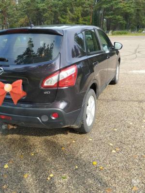 Violet Nissan Qashqai 2012 in Vilnius, with an engine capacity of 1.60 L and mileage of 285 thousand km for 3999 €, photo 4 on AUTOMOTO.COM.LV