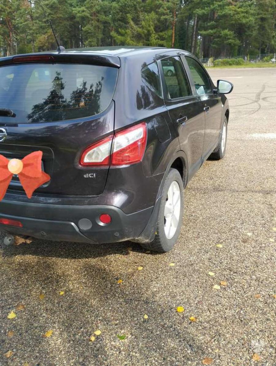 Violet Nissan Qashqai 2012 in Vilnius, with an engine capacity of 1.60 L and mileage of 285 thousand km for 3999 €, photo 4 on AUTOMOTO.COM.LV