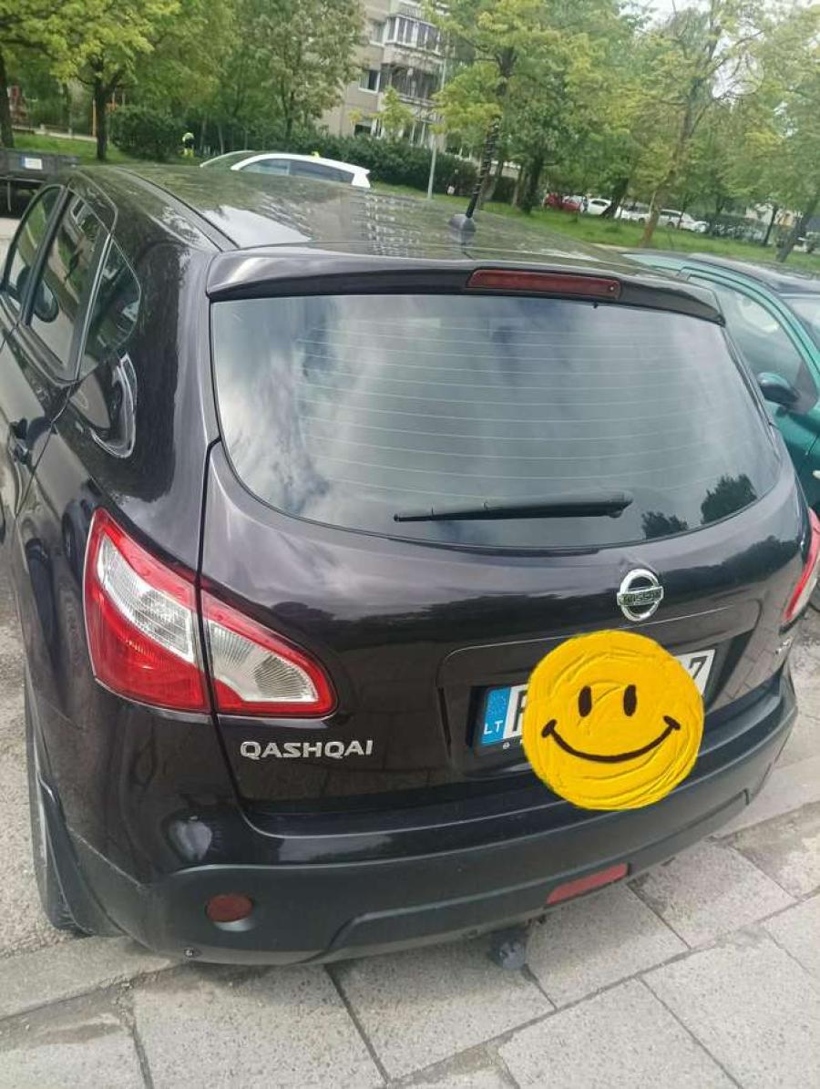 Violet Nissan Qashqai 2012 in Vilnius, with an engine capacity of 1.60 L and mileage of 285 thousand km for 3999 €, photo 6 on AUTOMOTO.COM.LV