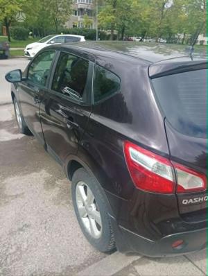 Violet Nissan Qashqai 2012 in Vilnius, with an engine capacity of 1.60 L and mileage of 285 thousand km for 3999 €, photo 7 on AUTOMOTO.COM.LV