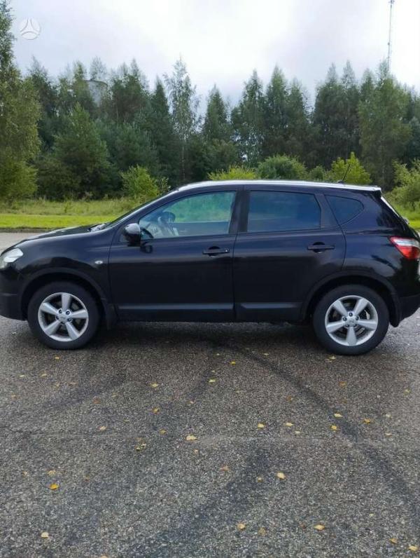 Violet Nissan Qashqai 2012 in Vilnius, with an engine capacity of 1.60 L and mileage of 285 thousand km for 3999 €, photo 10 on AUTOMOTO.COM.LV