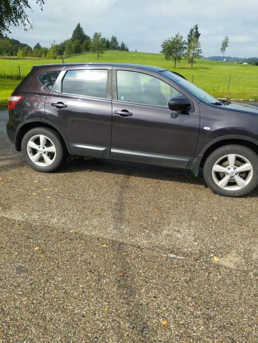 Violet Nissan Qashqai 2012 in Vilnius, with an engine capacity of 1.60 L and mileage of 285 thousand km for 3999 €, photo 11 on AUTOMOTO.COM.LV