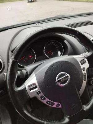 Violet Nissan Qashqai 2012 in Vilnius, with an engine capacity of 1.60 L and mileage of 285 thousand km for 3999 €, photo 13 on AUTOMOTO.COM.LV