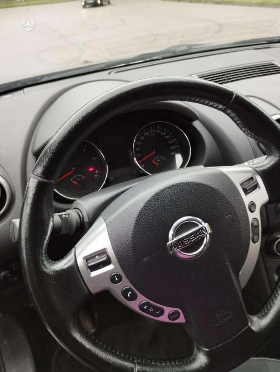 Violet Nissan Qashqai 2012 in Vilnius, with an engine capacity of 1.60 L and mileage of 285 thousand km for 3999 €, photo 13 on AUTOMOTO.COM.LV