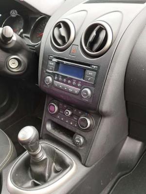 Violet Nissan Qashqai 2012 in Vilnius, with an engine capacity of 1.60 L and mileage of 285 thousand km for 3999 €, photo 16 on AUTOMOTO.COM.LV