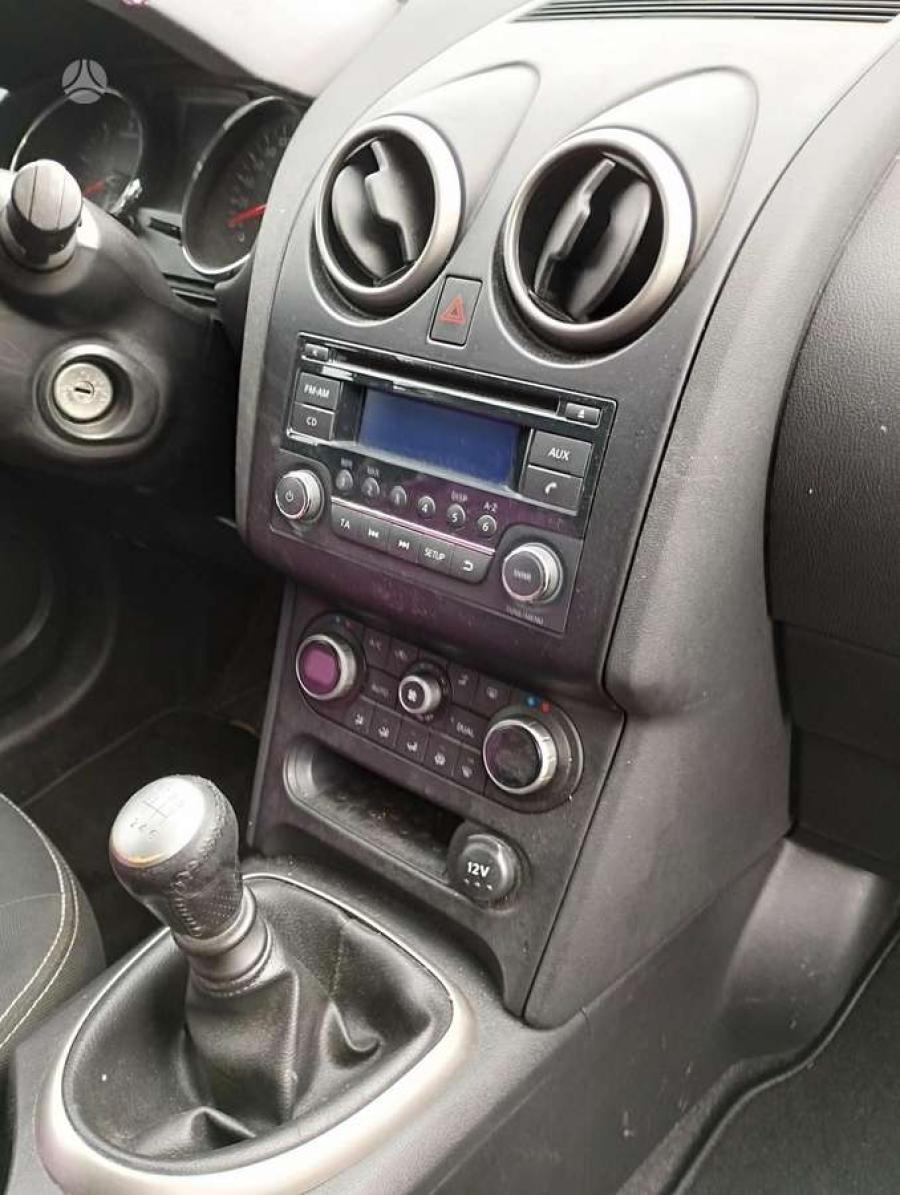 Violet Nissan Qashqai 2012 in Vilnius, with an engine capacity of 1.60 L and mileage of 285 thousand km for 3999 €, photo 16 on AUTOMOTO.COM.LV
