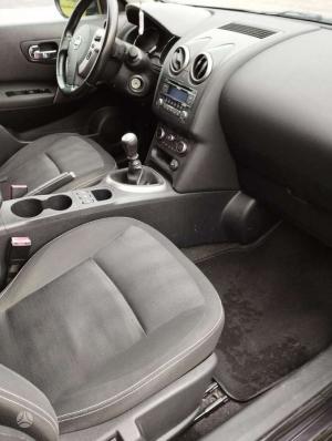 Violet Nissan Qashqai 2012 in Vilnius, with an engine capacity of 1.60 L and mileage of 285 thousand km for 3999 €, photo 17 on AUTOMOTO.COM.LV