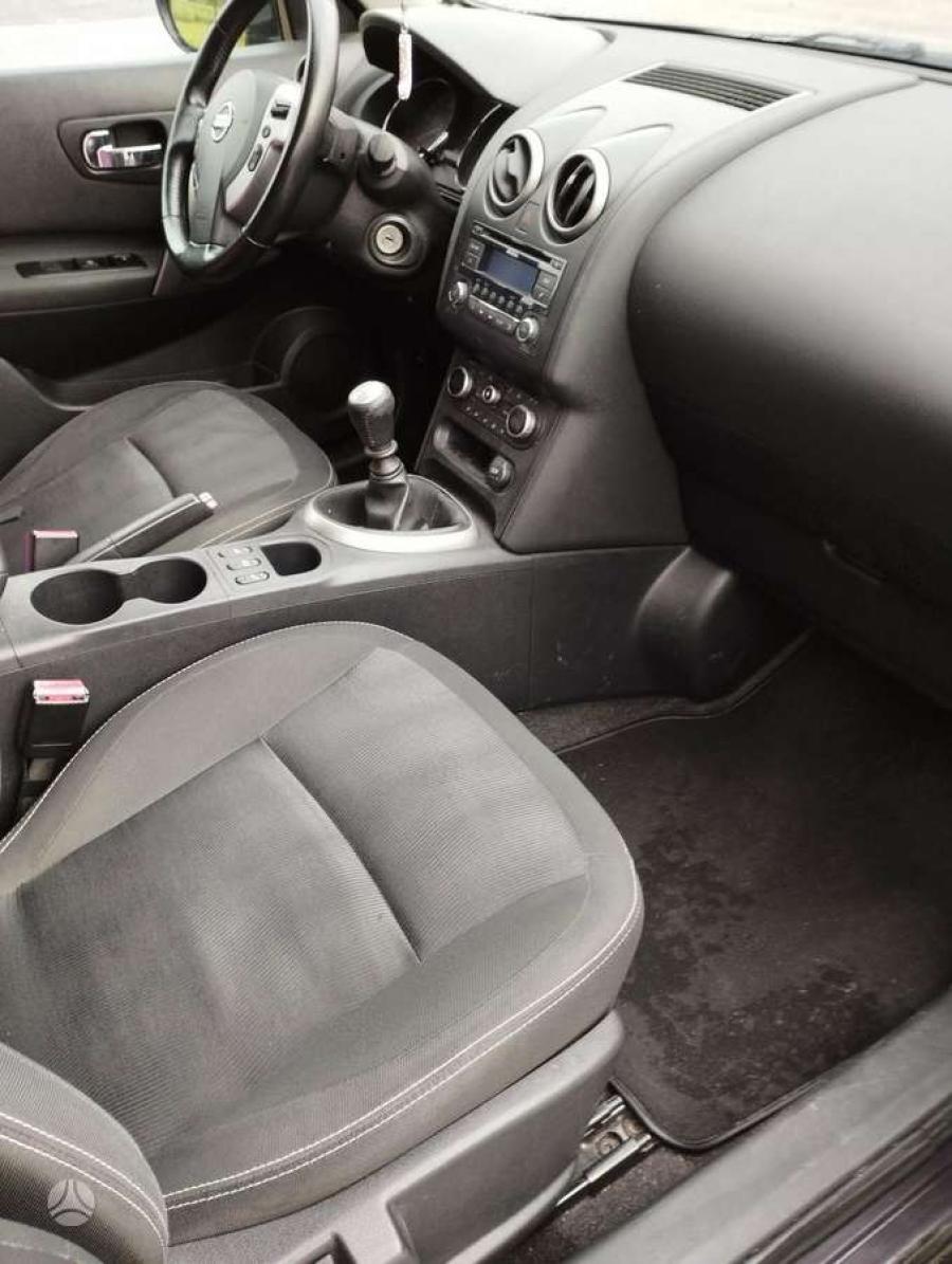 Violet Nissan Qashqai 2012 in Vilnius, with an engine capacity of 1.60 L and mileage of 285 thousand km for 3999 €, photo 17 on AUTOMOTO.COM.LV