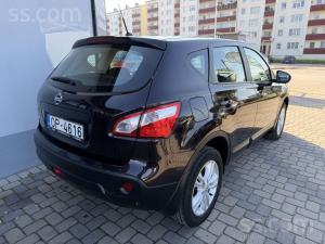 Violet Nissan Qashqai 2012 in Talsi, with an engine capacity of 2.00 L and mileage of 126 thousand km for 6500 €, photo 4 on AUTOMOTO.COM.LV