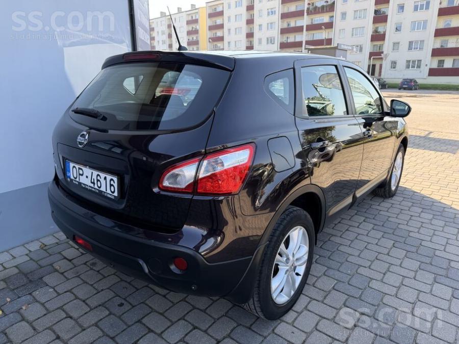 Violet Nissan Qashqai 2012 in Talsi, with an engine capacity of 2.00 L and mileage of 126 thousand km for 6500 €, photo 4 on AUTOMOTO.COM.LV