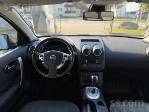 Violet Nissan Qashqai 2012 in Talsi, with an engine capacity of 2.00 L and mileage of 126 thousand km for 6500 €, photo 7 on AUTOMOTO.COM.LV