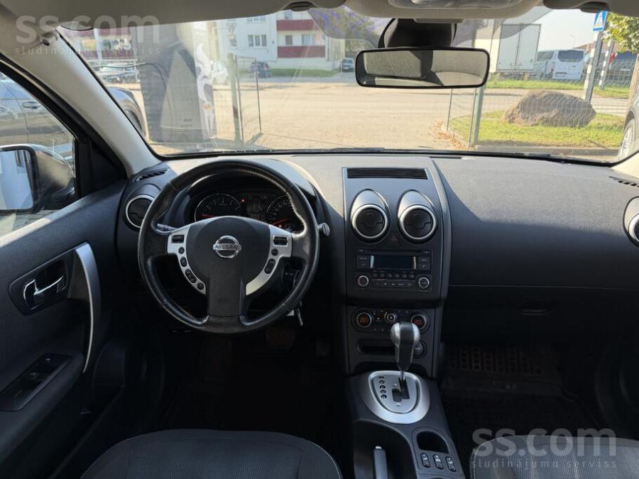 Violet Nissan Qashqai 2012 in Talsi, with an engine capacity of 2.00 L and mileage of 126 thousand km for 6500 €, photo 7 on AUTOMOTO.COM.LV