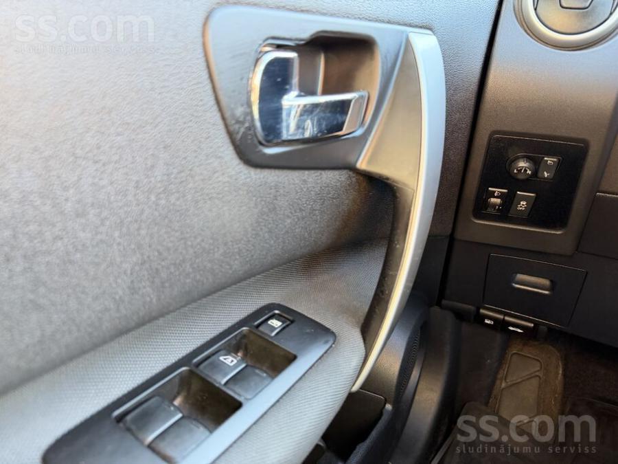 Violet Nissan Qashqai 2012 in Talsi, with an engine capacity of 2.00 L and mileage of 126 thousand km for 6500 €, photo 13 on AUTOMOTO.COM.LV