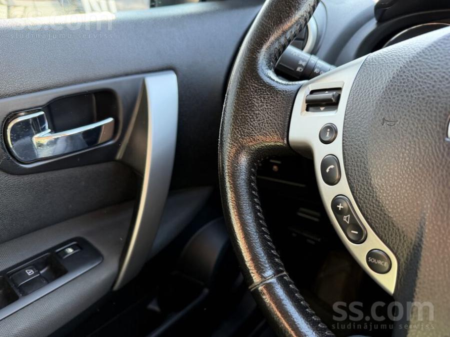 Violet Nissan Qashqai 2012 in Talsi, with an engine capacity of 2.00 L and mileage of 126 thousand km for 6500 €, photo 14 on AUTOMOTO.COM.LV