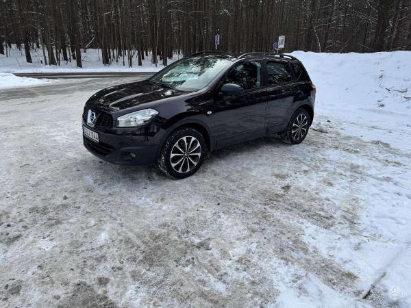 Violet Nissan Qashqai 2013 in Vilnius, with an engine capacity of 1.60 L and mileage of 107 thousand km for 6750 €, photo 1 on AUTOMOTO.COM.LV